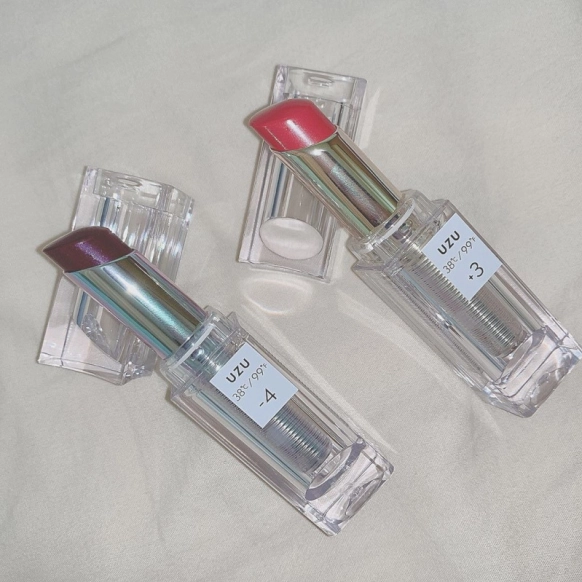 UZUのリップはもう試した？色ごとに異なる質感や濃度にも注目